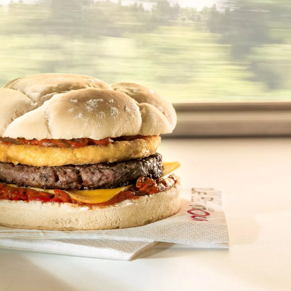 Le nouveau burger signé Thierry Marx, sur de bons rails - Loste Groupe